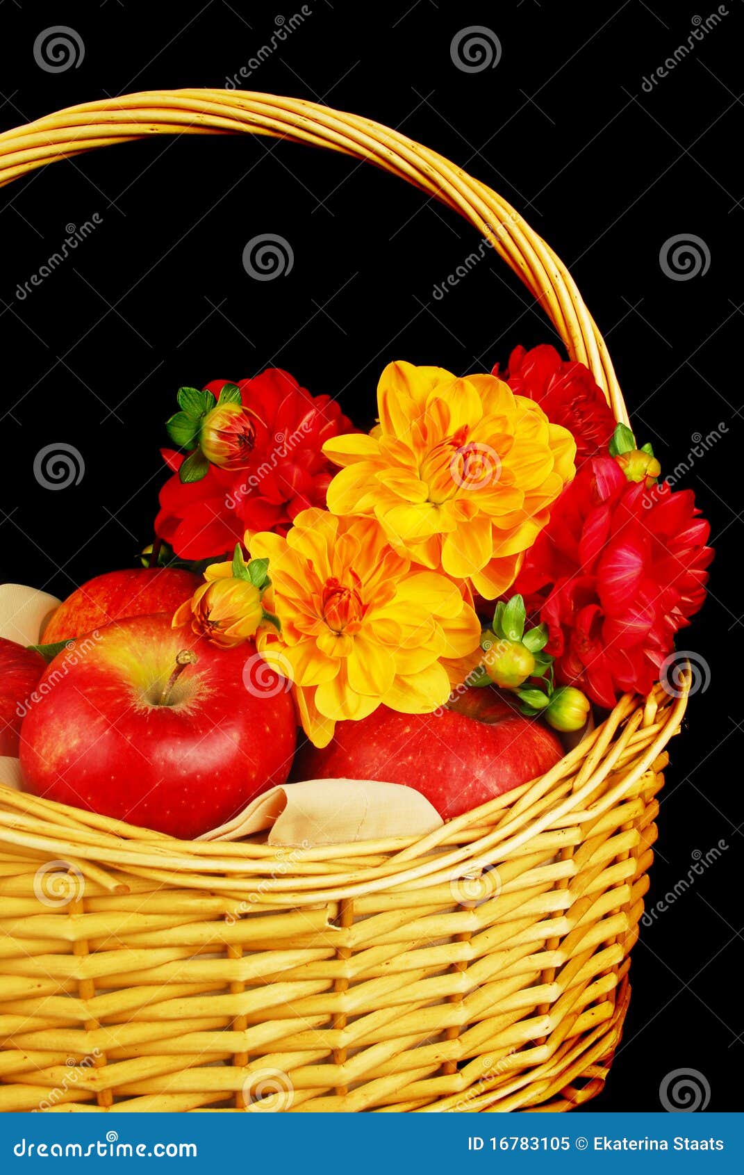 Panier D'automne Avec Des Pommes Et Des Fleurs Image stock - Image du ...