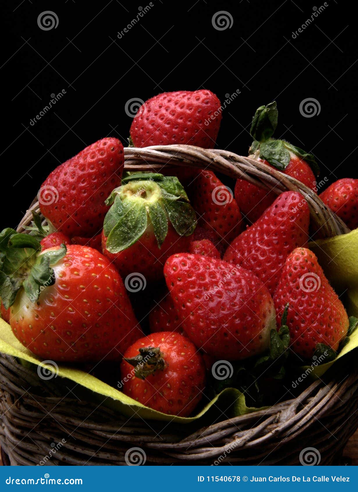 Panier de fraises photo stock. Image du mûr, fruits, baies - 11540678