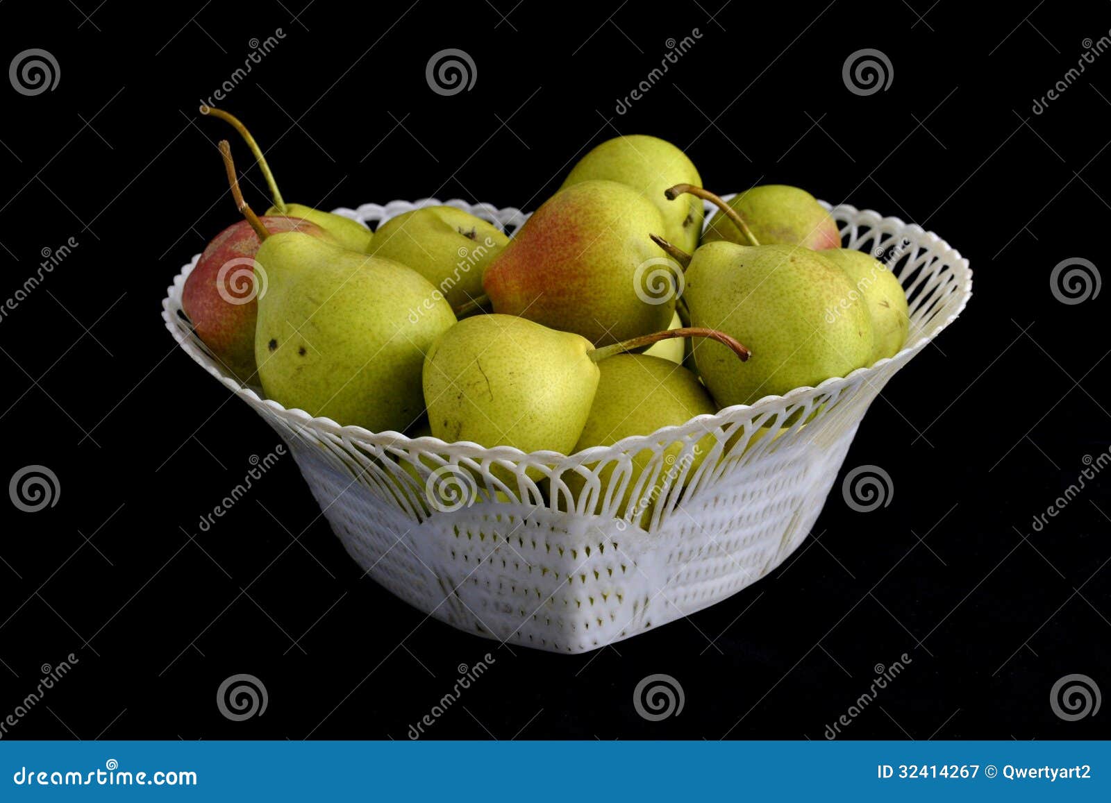 Panier des poires image stock. Image du jaune, baie, vert - 32414267