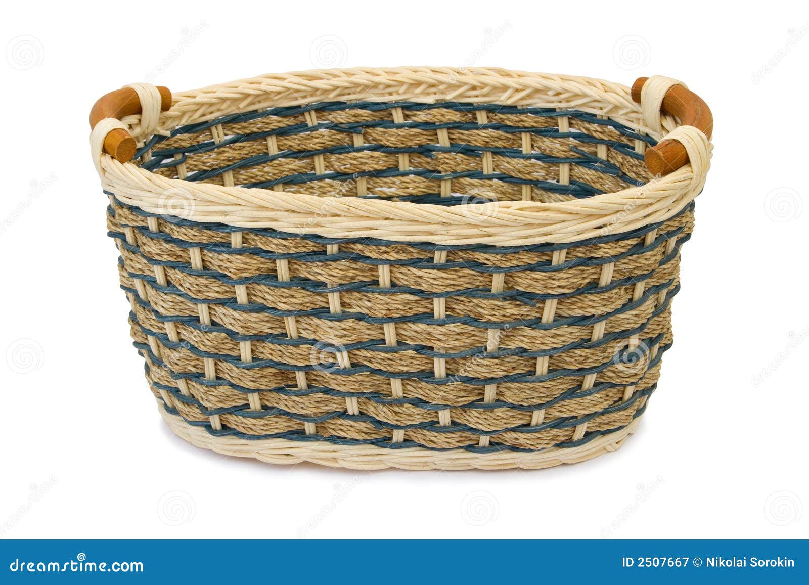 Panier en bois vide image stock. Image du isolement, fond - 2507667