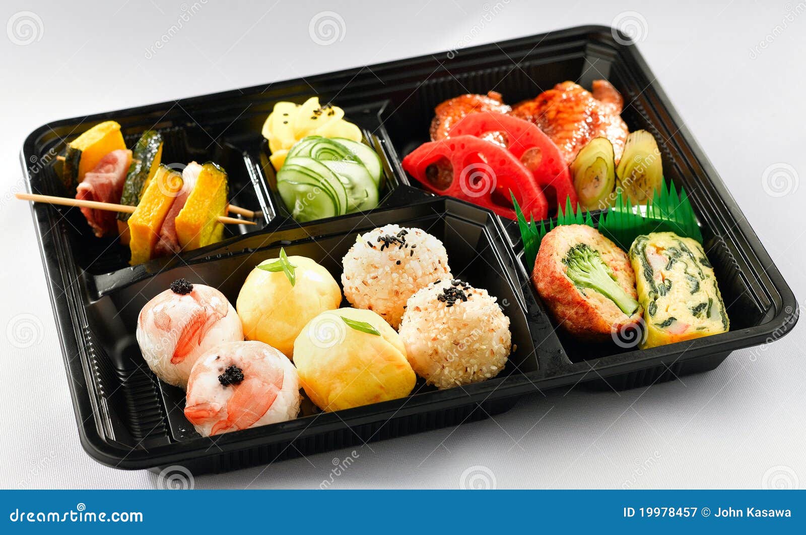 Panier-repas japonais image stock. Image du sushis, japon - 19978457