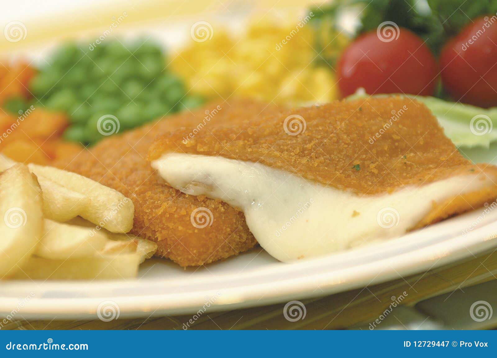 Panierter Käse stockbild. Bild von käse, nahrung, tomate - 12729447