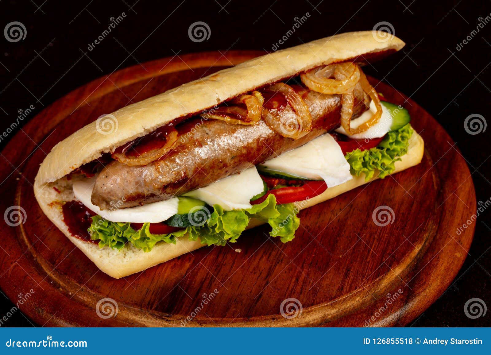 Panini avec des saucisses photo stock. Image du gourmet - 126855518