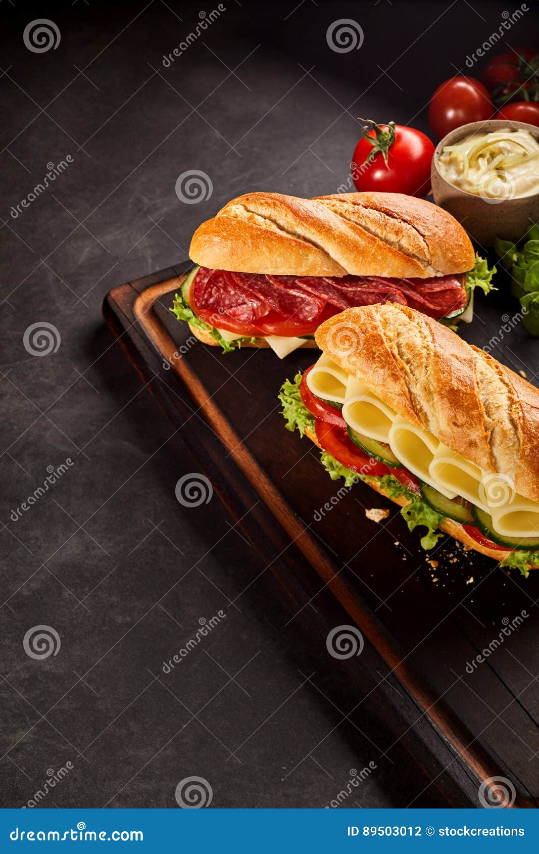Panini Del Formaggio E Della Carne Con Le Guarnizioni Fotografia Stock ...