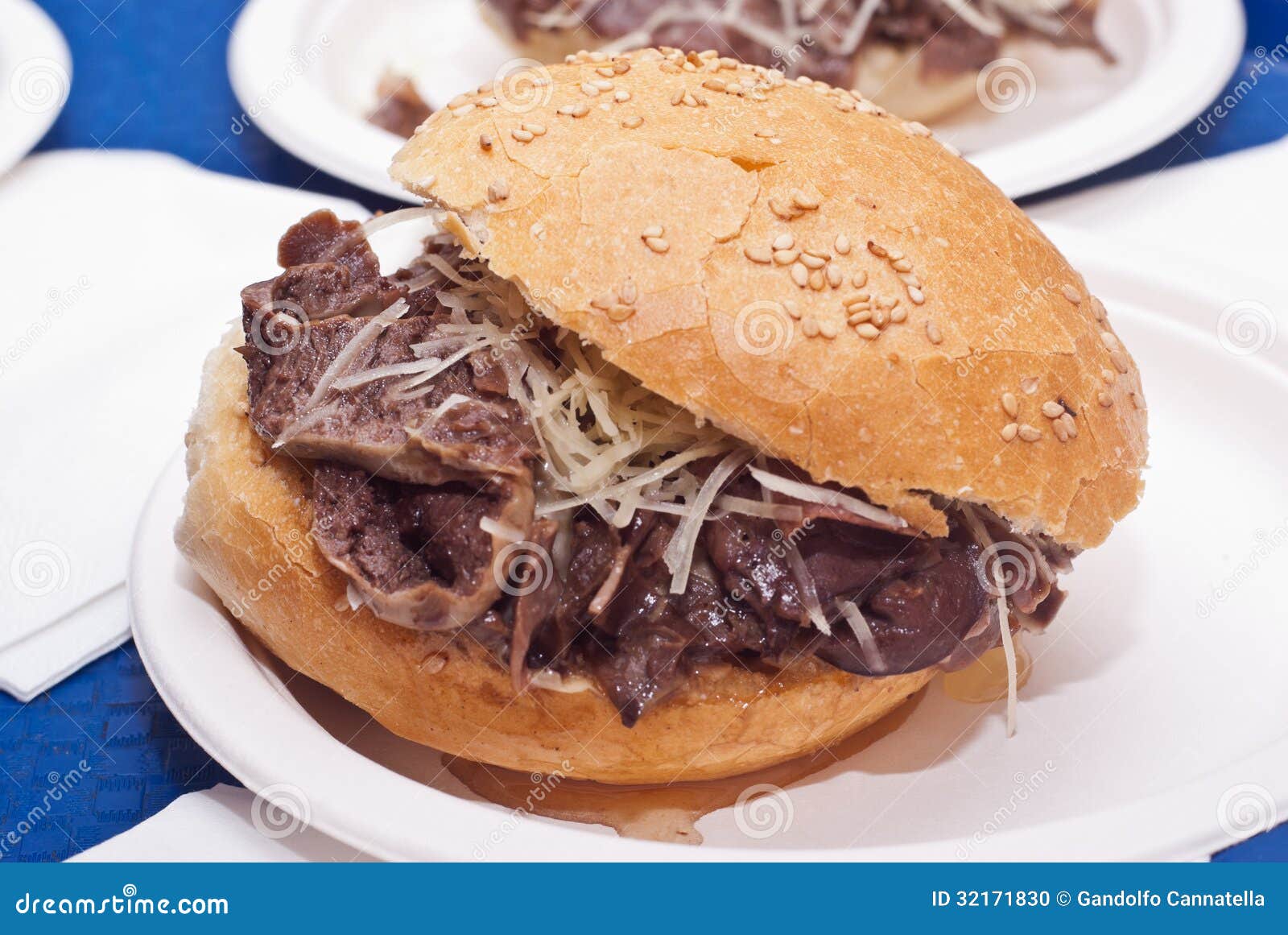 Panino con la milza fotografia stock. Immagine di briciole - 32171830