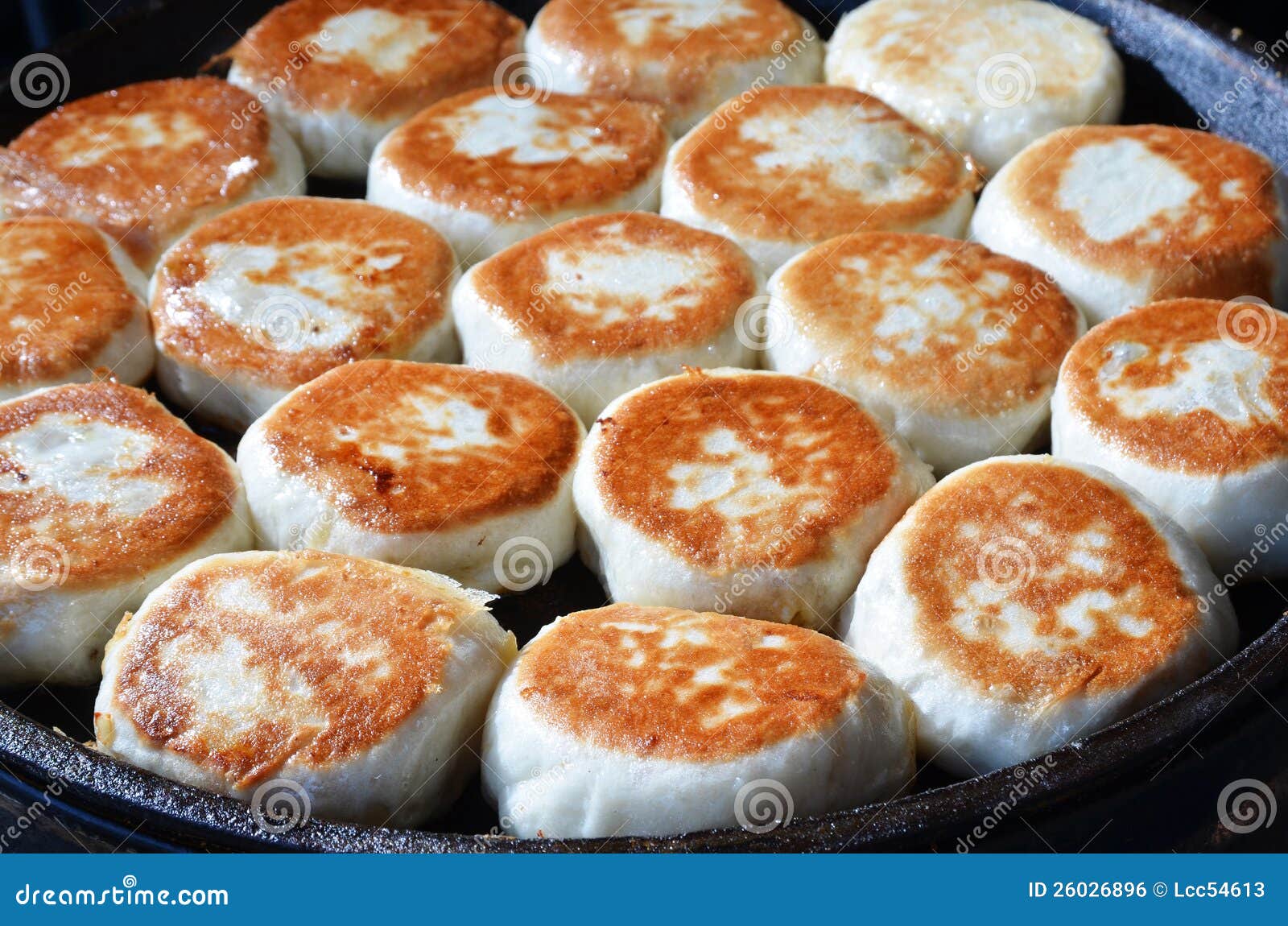 Panino fritto cinese fotografia stock. Immagine di carne - 26026896