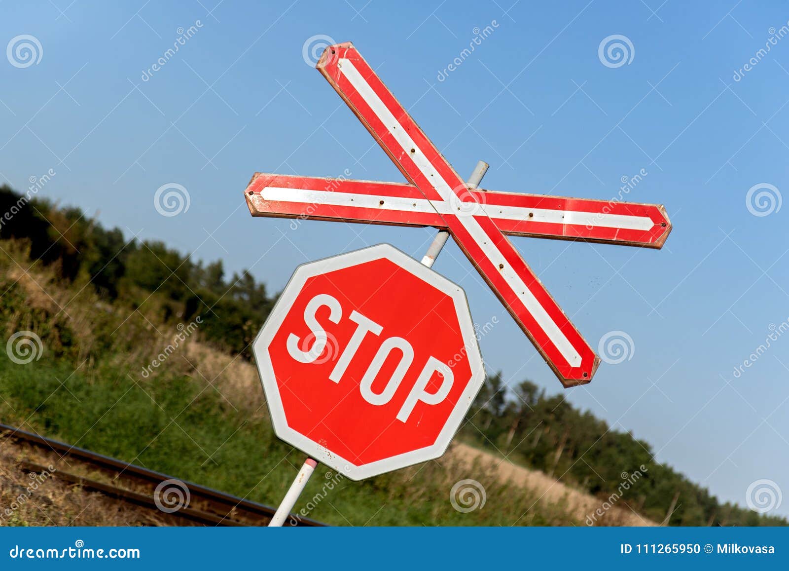 Panneau D'avertissement De Croisement De Chemin De Fer Photo stock ...