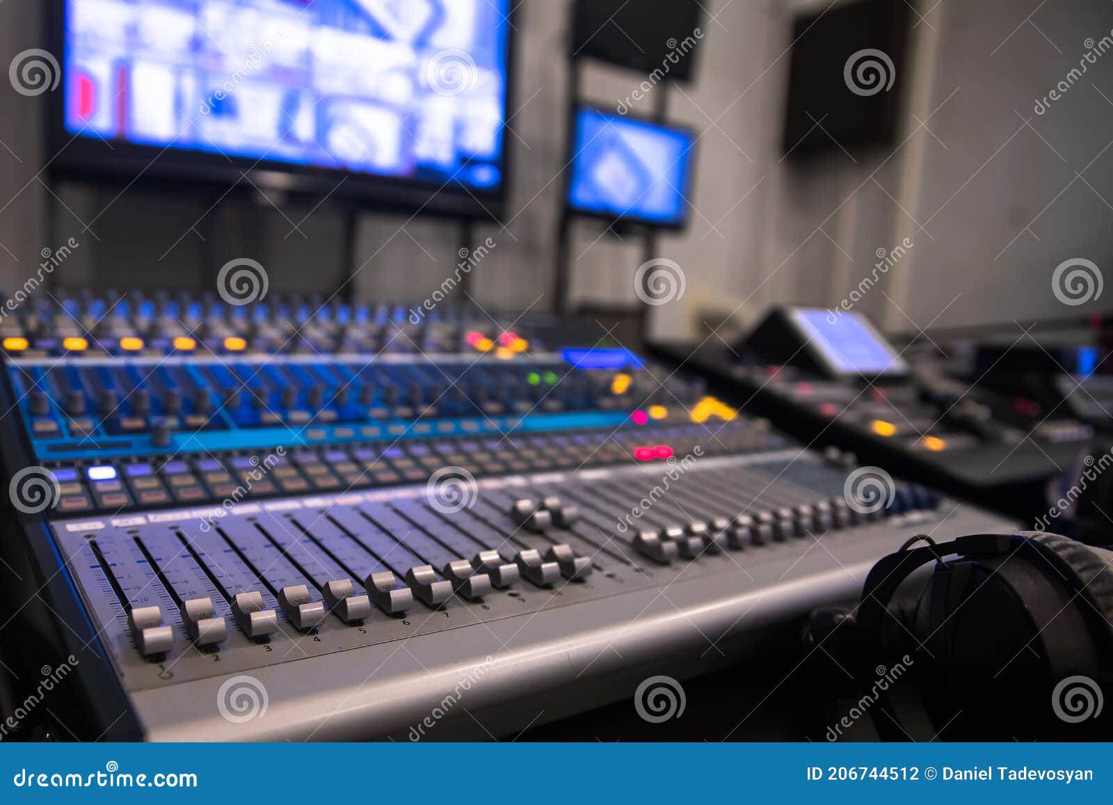 Panneau de commande audio photo stock. Image du palonnier - 206744512