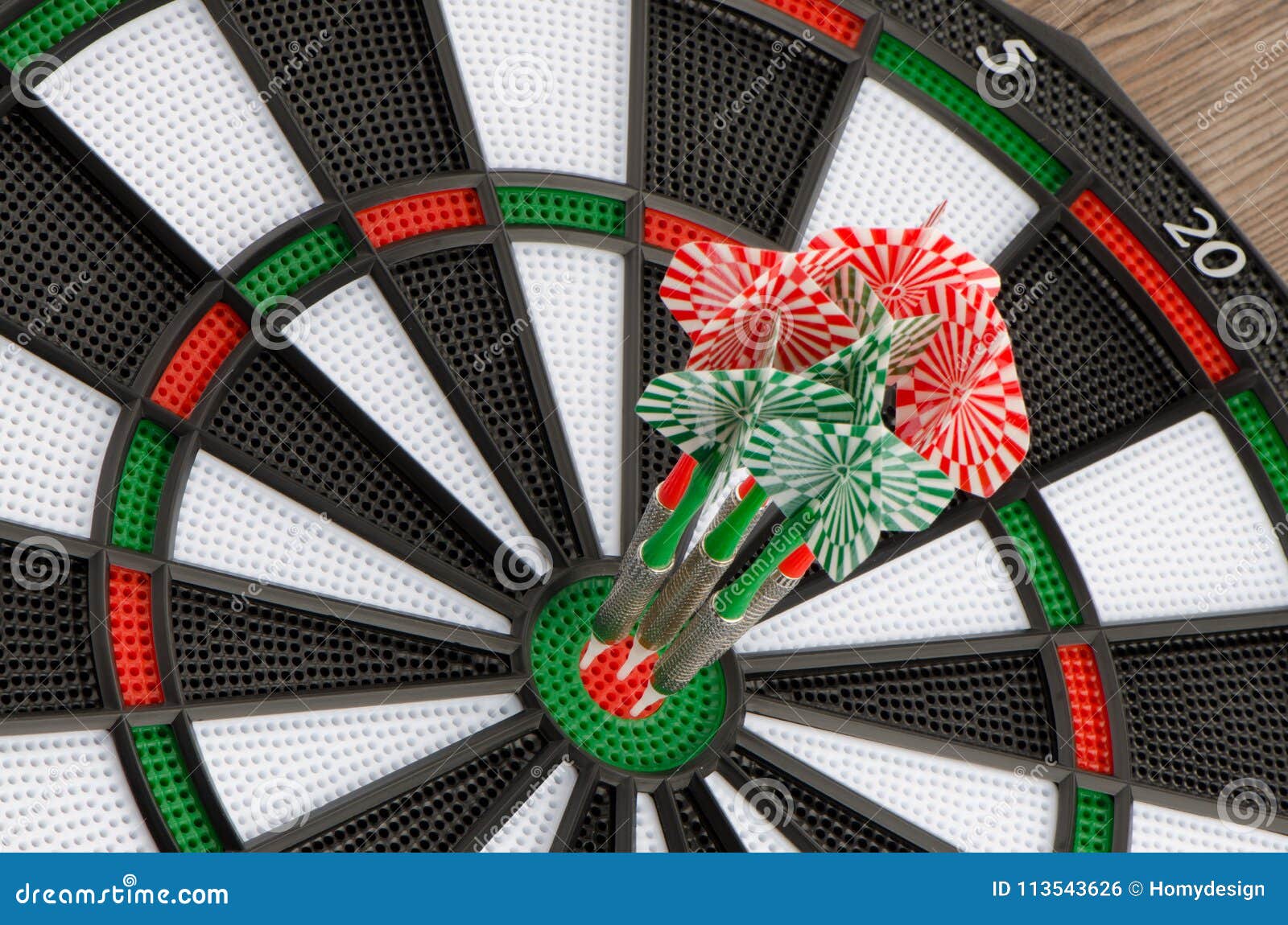 Panneau De Dard Avec Des Dards Photo stock - Image du aspirations ...