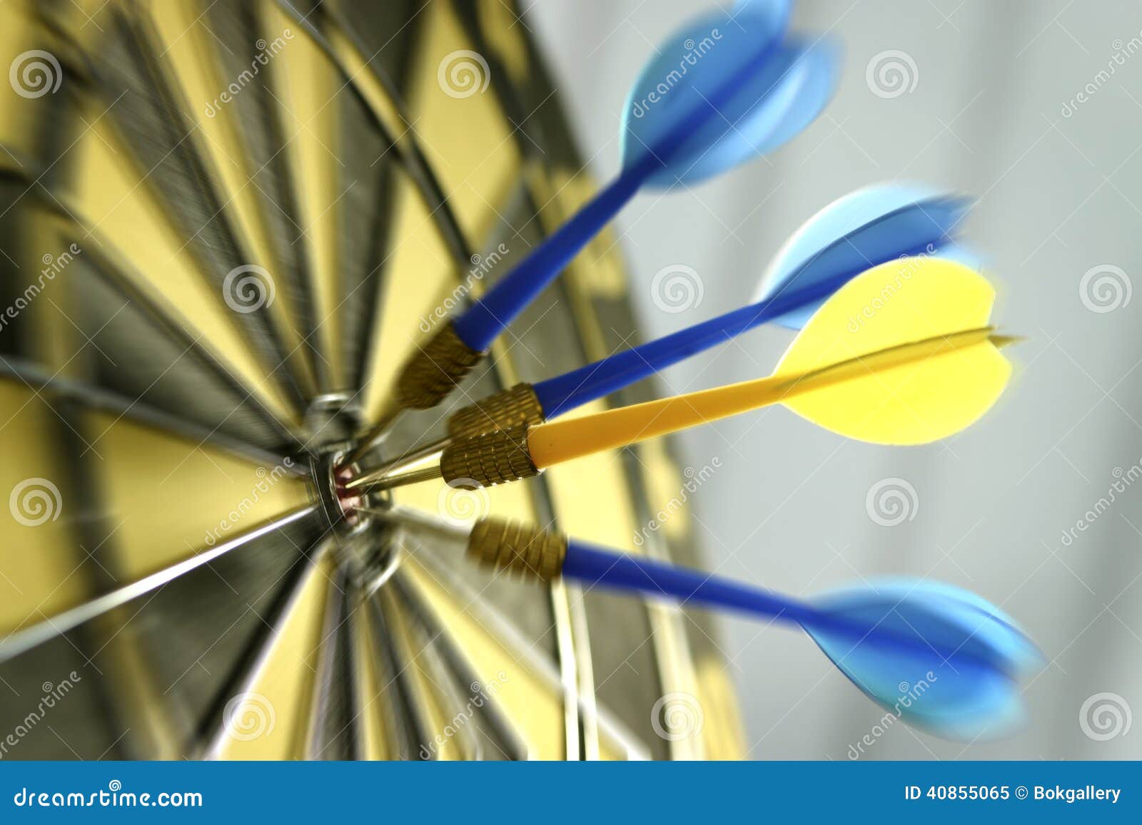 Panneau De Dard Avec Le Dard Image stock - Image du cible, panneau ...