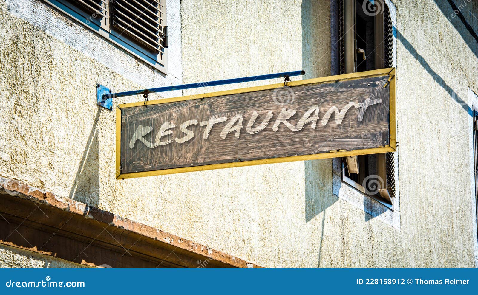Panneau De Rue Au Restaurant Photo stock - Image du diner, publication ...