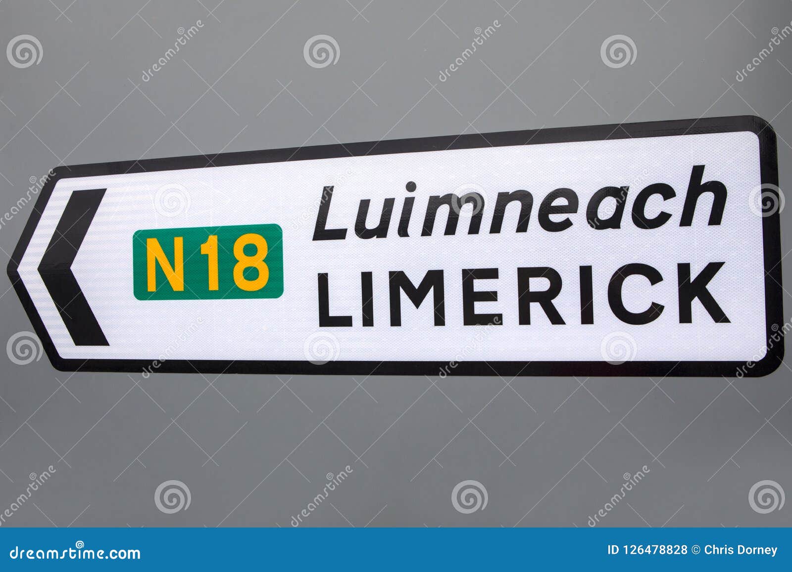 Panneau Routier Pour Limerick En Irlande Photo stock - Image du irlande ...