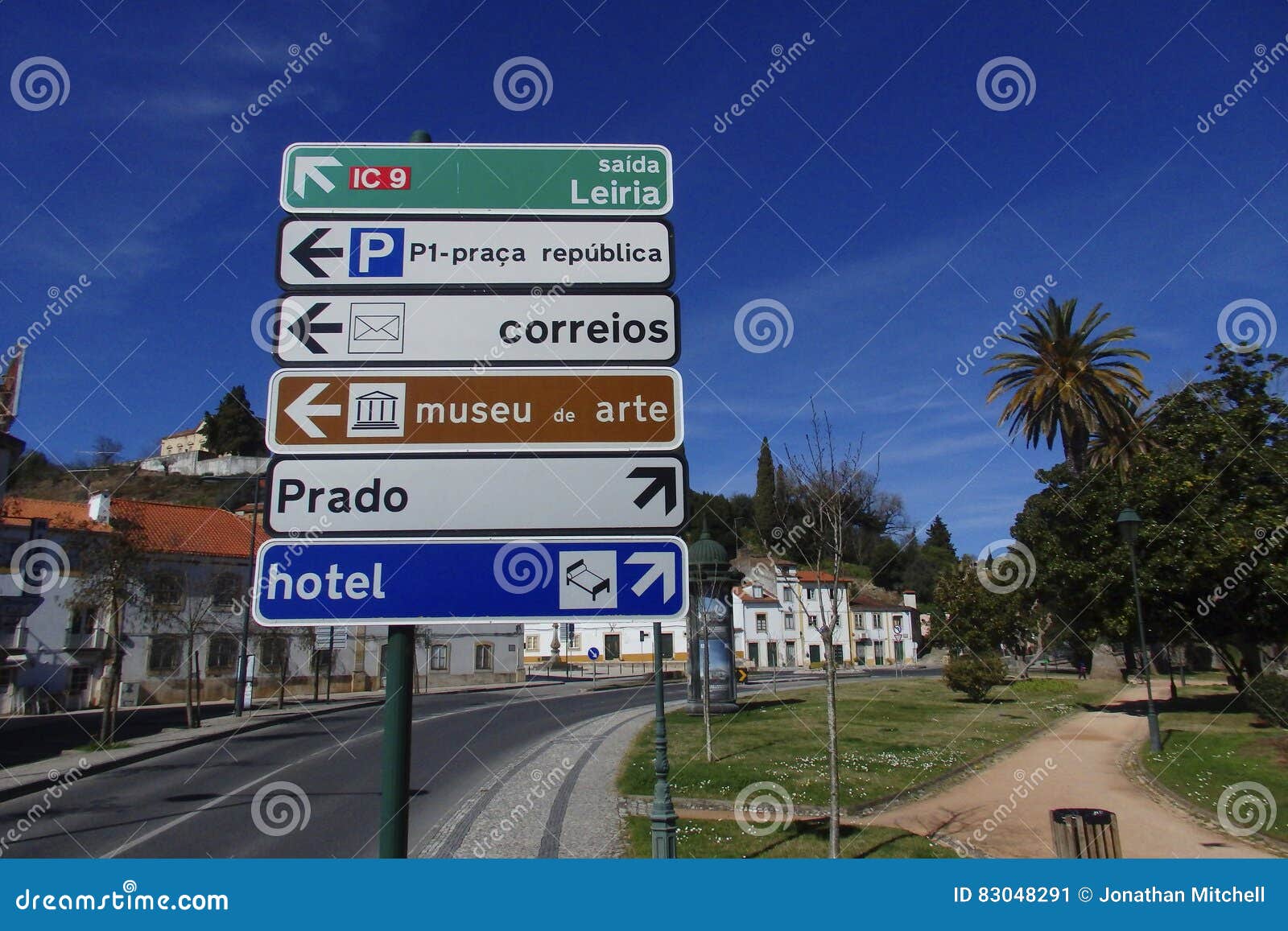 Panneaux routiers Portugal photo éditorial. Image du navigation - 83048291