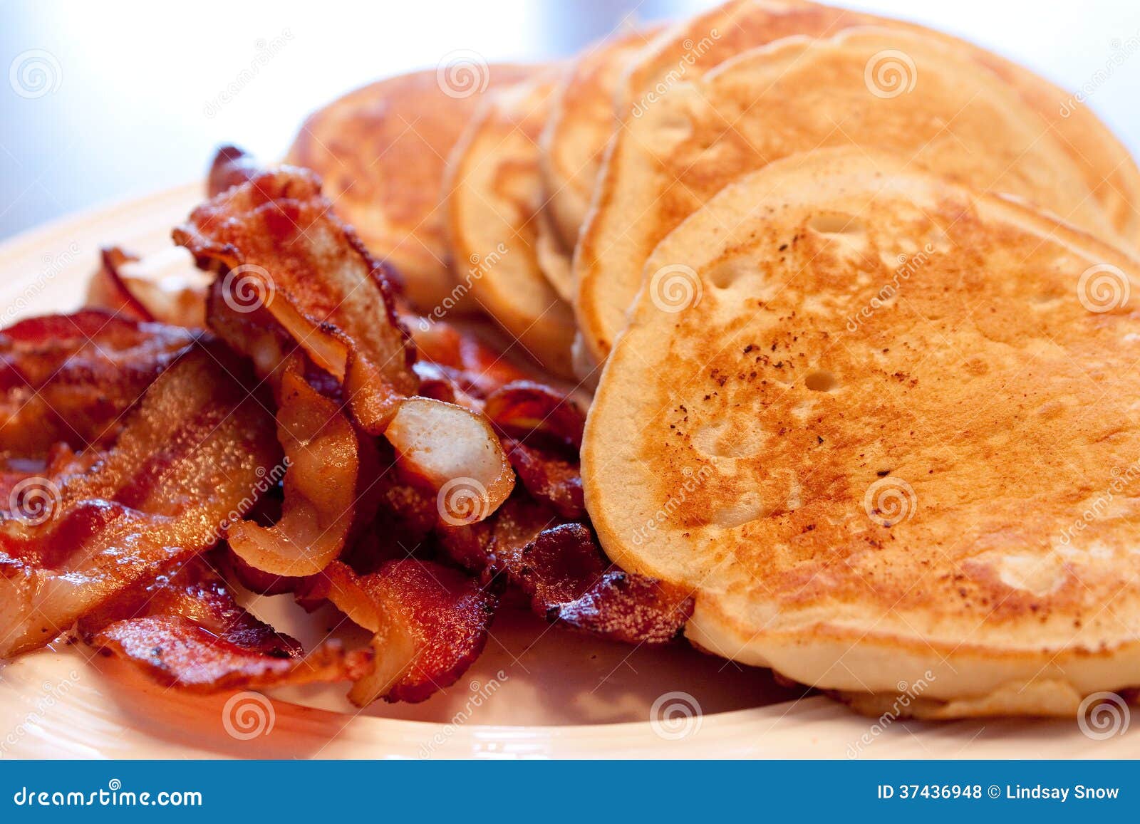 Pannekoeken en Bacon stock foto. Image of vlezig, ontbijt - 37436948