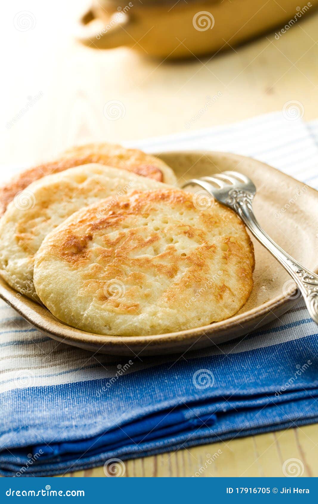 Pannekoeken op plaat stock afbeelding. Image of dieet - 17916705