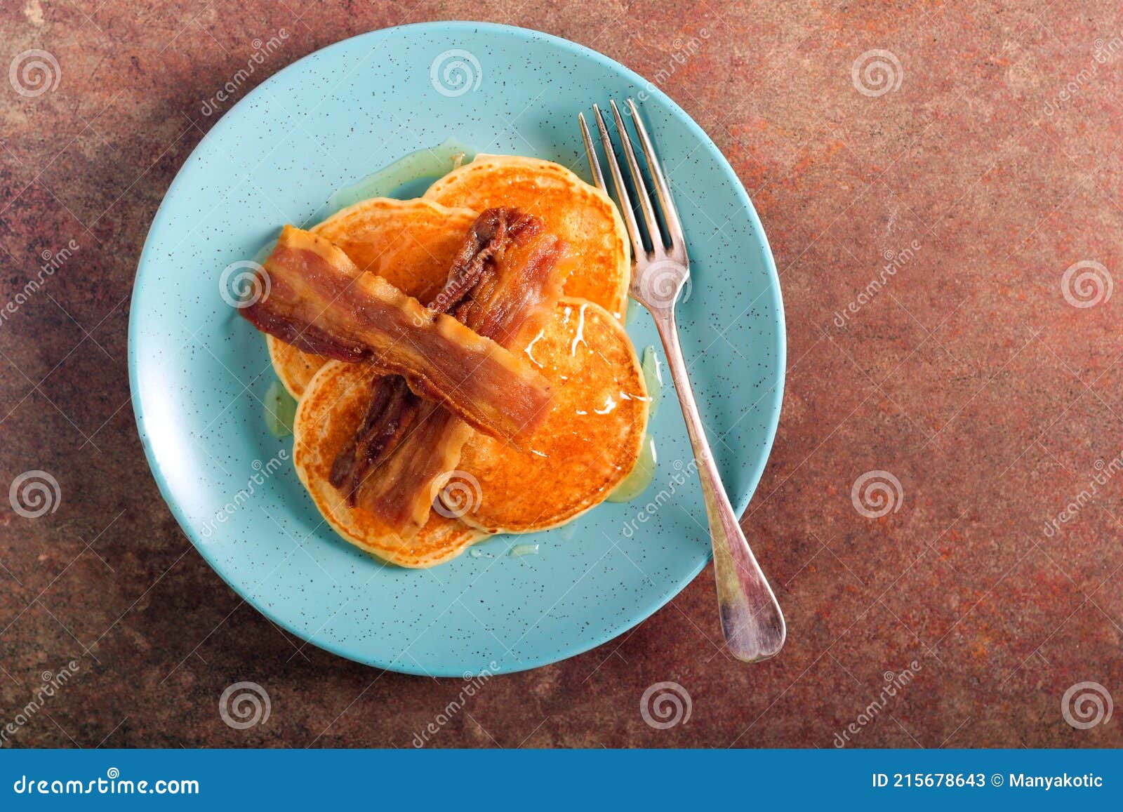 Pannenkoeken Met Stroop En Bacon Stock Afbeelding - Image of ruimte ...