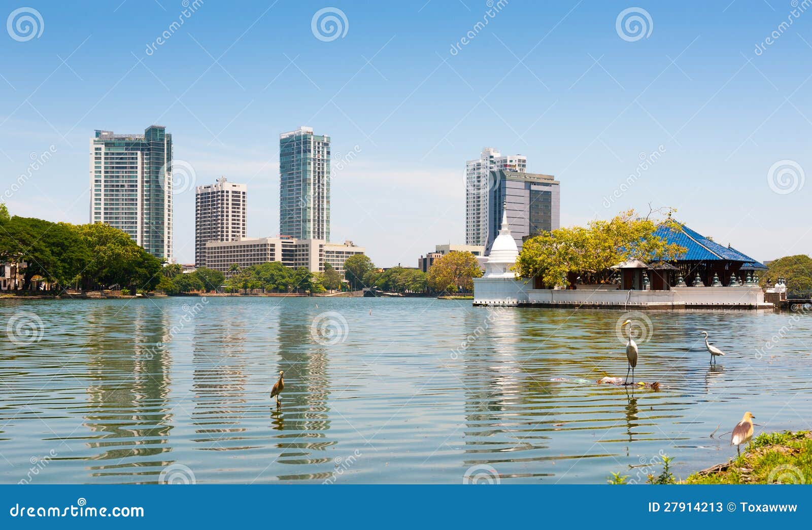 Panorama of Beira Lake editorial stock photo. Image of lanka - 27914213
