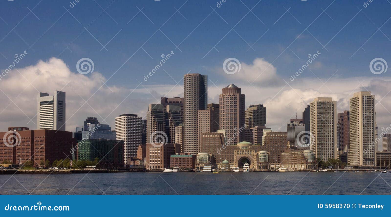 Panorama D'horizon De Boston Photo stock - Image du loisirs, navigation ...