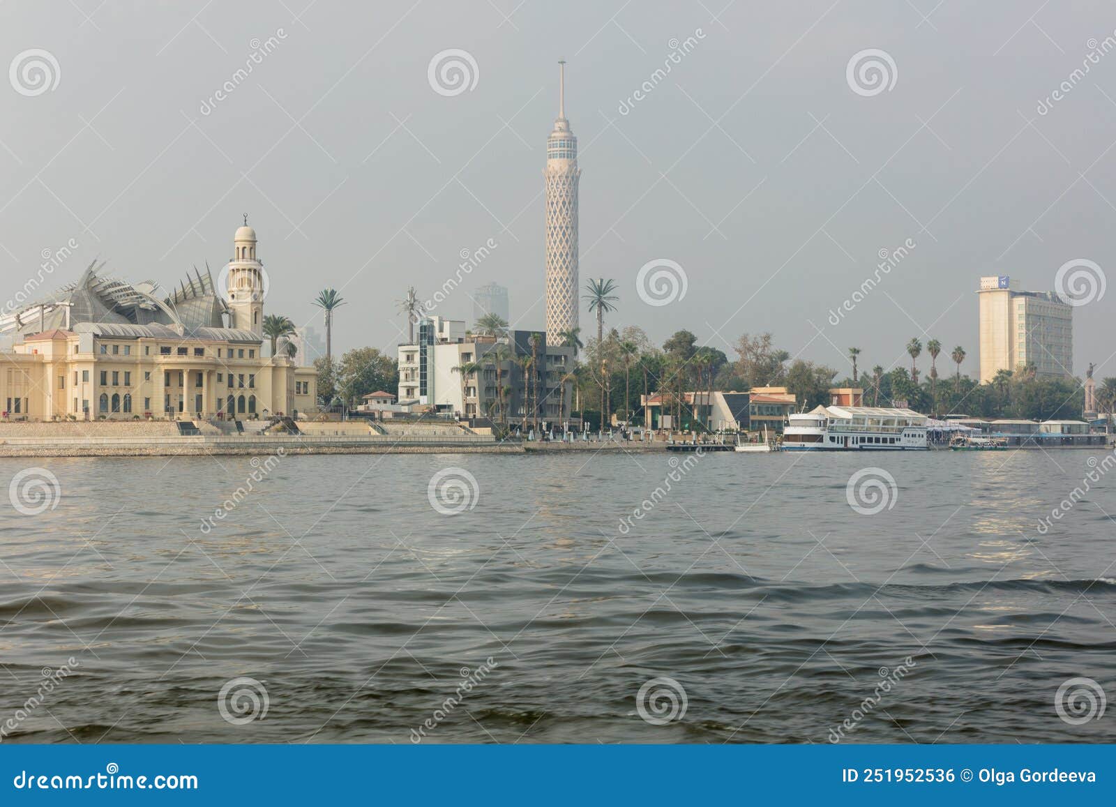 Panorama Da Margem Do Rio Nilo No Cairo Foto de Stock - Imagem de azul ...