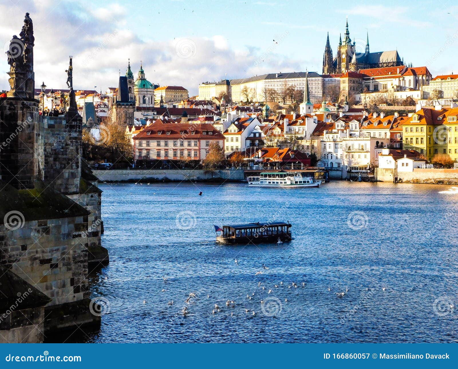 Panorama Das Margens Do Rio Praga Fotografia Editorial - Imagem de céu ...