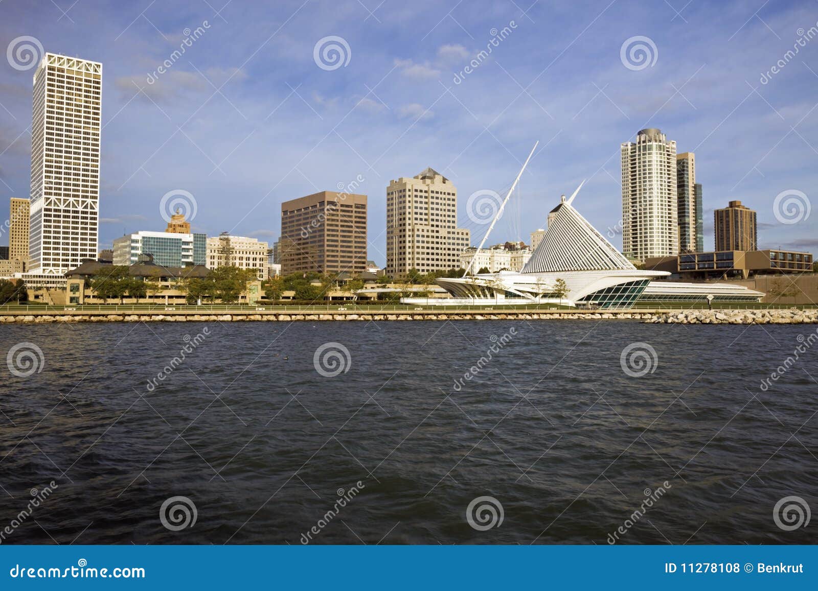 Panorama de Milwaukee foto de archivo editorial. Imagen de céntrico ...