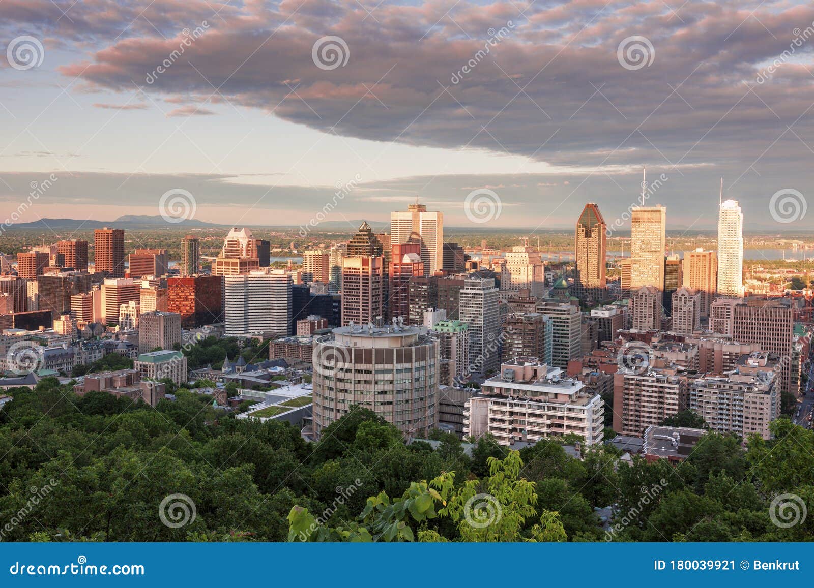 Panorama de montreal imagen de archivo. Imagen de montreal - 180039921
