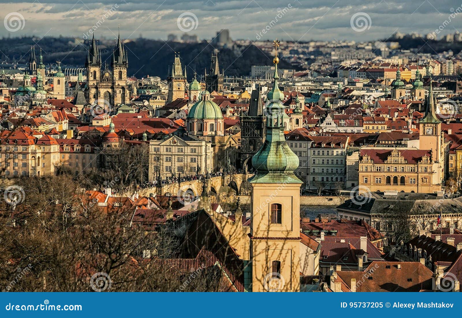 Panorama de Praga imagen de archivo. Imagen de praga - 95737205