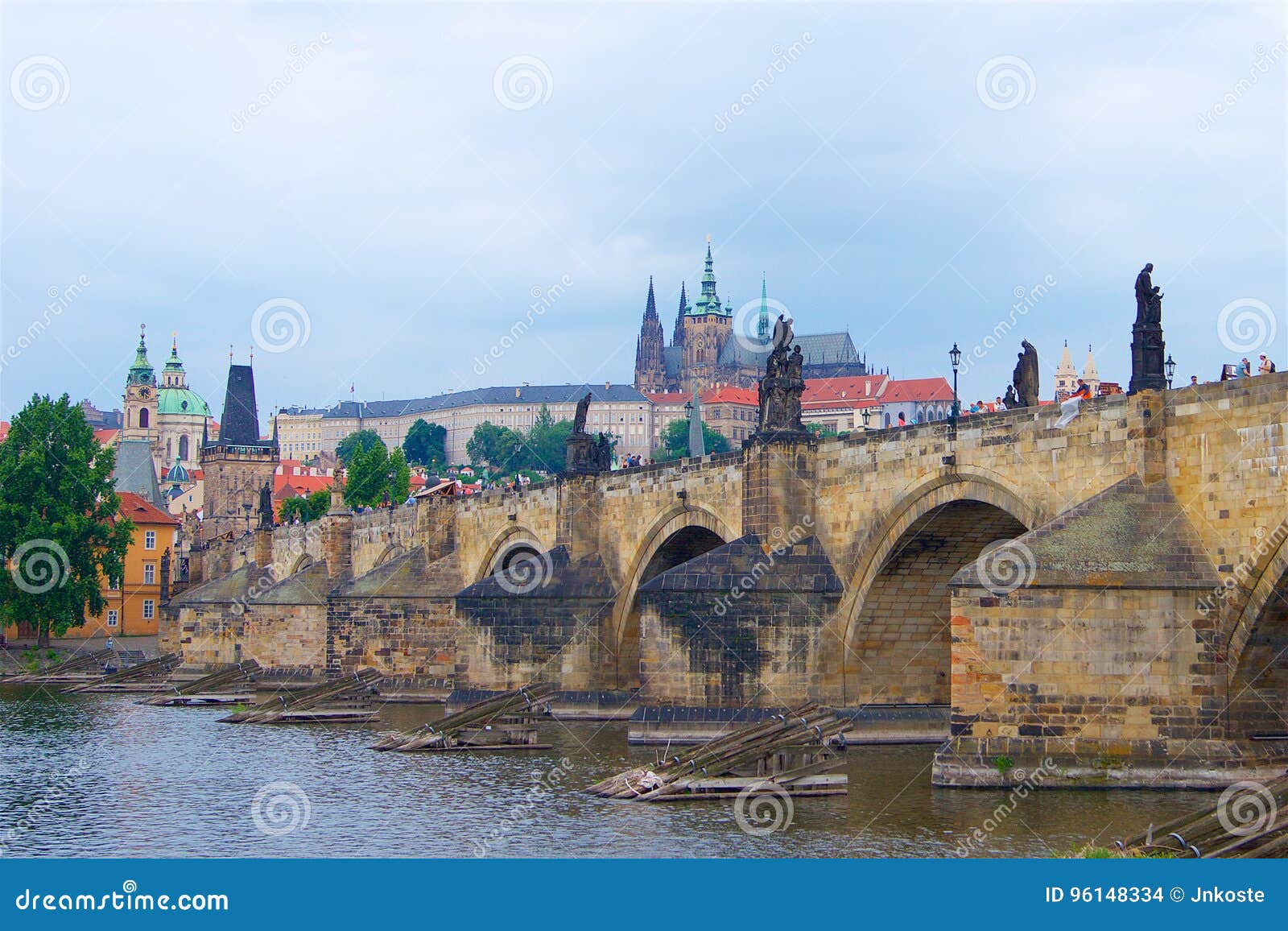 Panorama De Praga, Incluyendo Charles Bridge Imagen de archivo ...