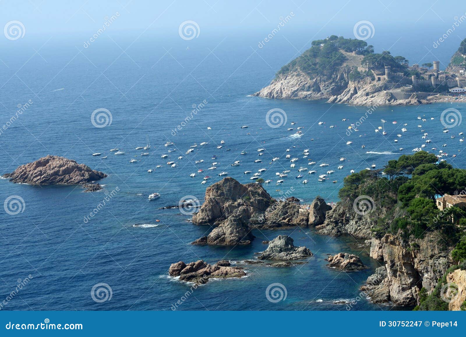 Panorama de Tossa Del Mar imagen de archivo. Imagen de oriente - 30752247