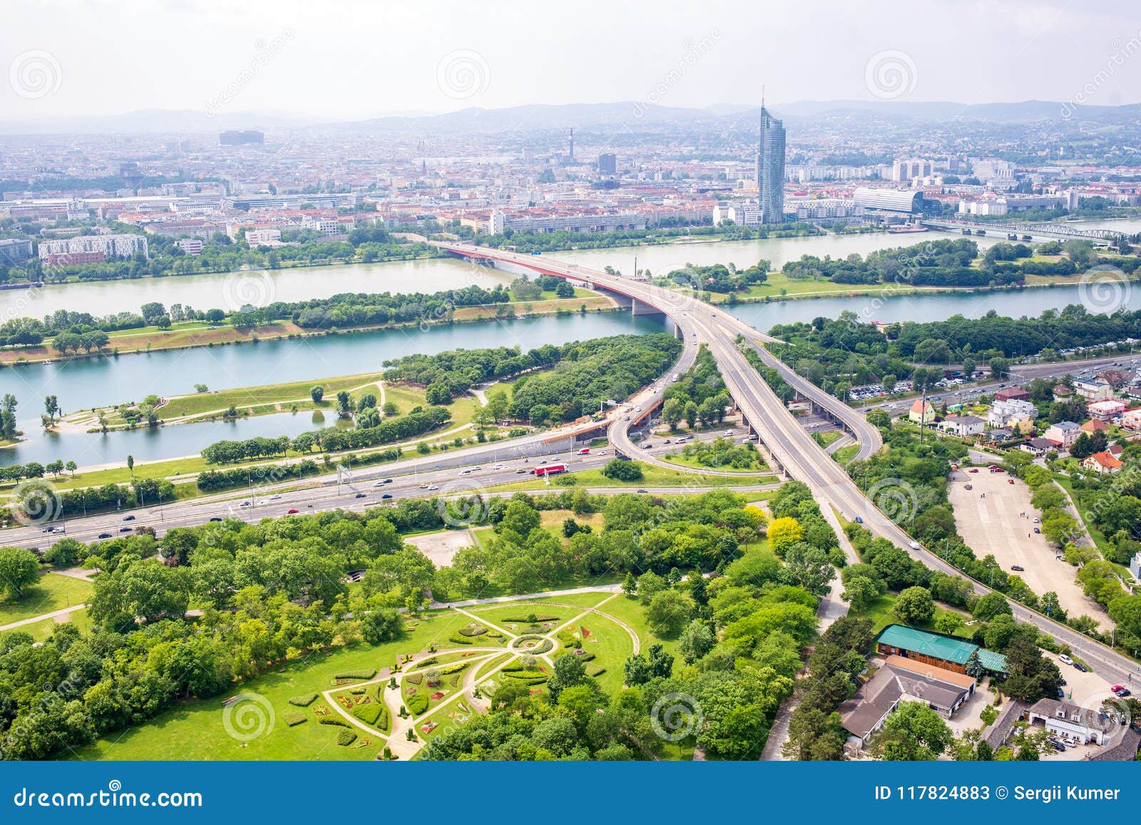 Panorama Del Danubio a Vienna, Austria Immagine Stock - Immagine di ...