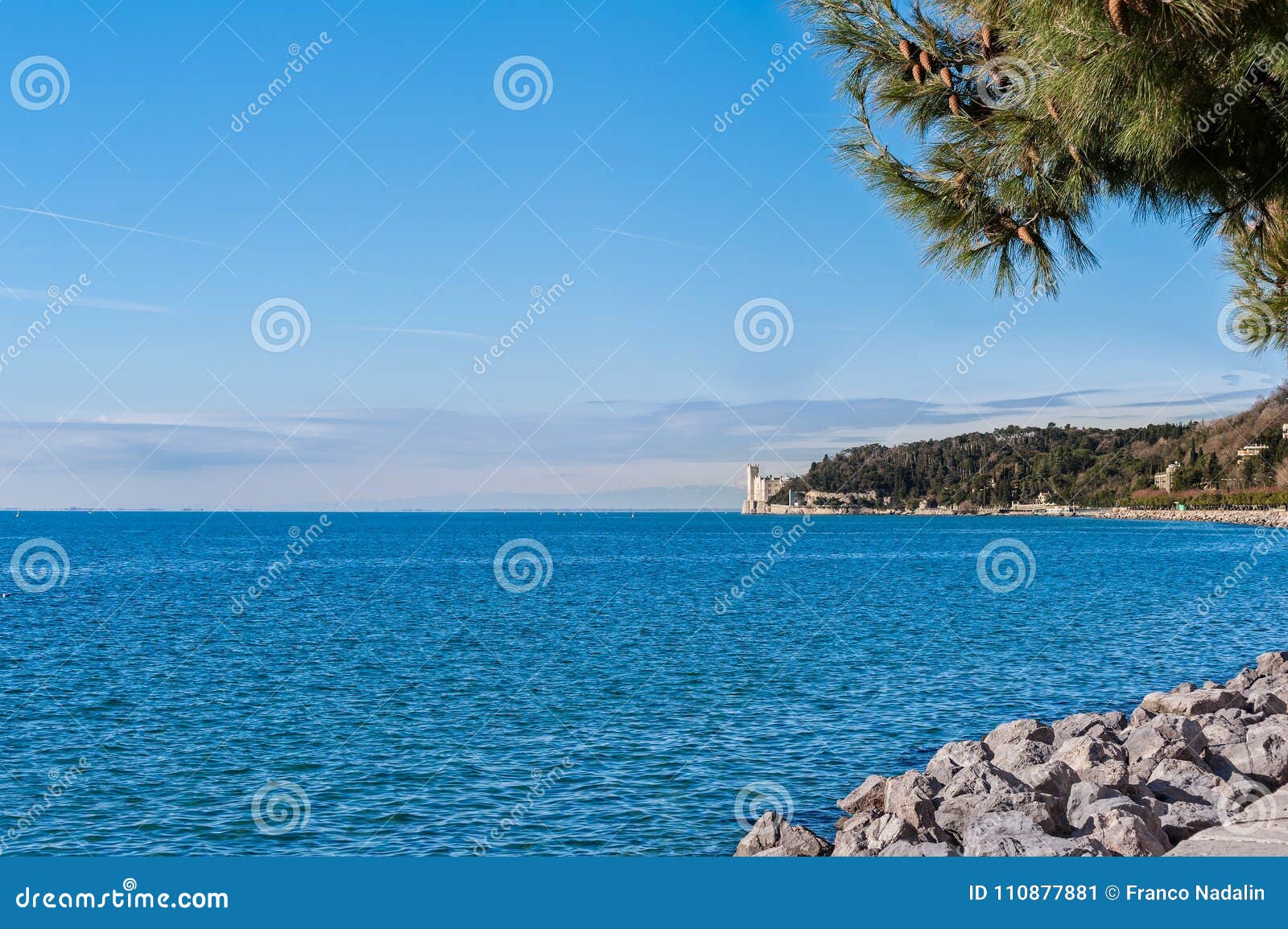 Panorama Del Golfo De Trieste Imagen de archivo - Imagen de acantilado ...