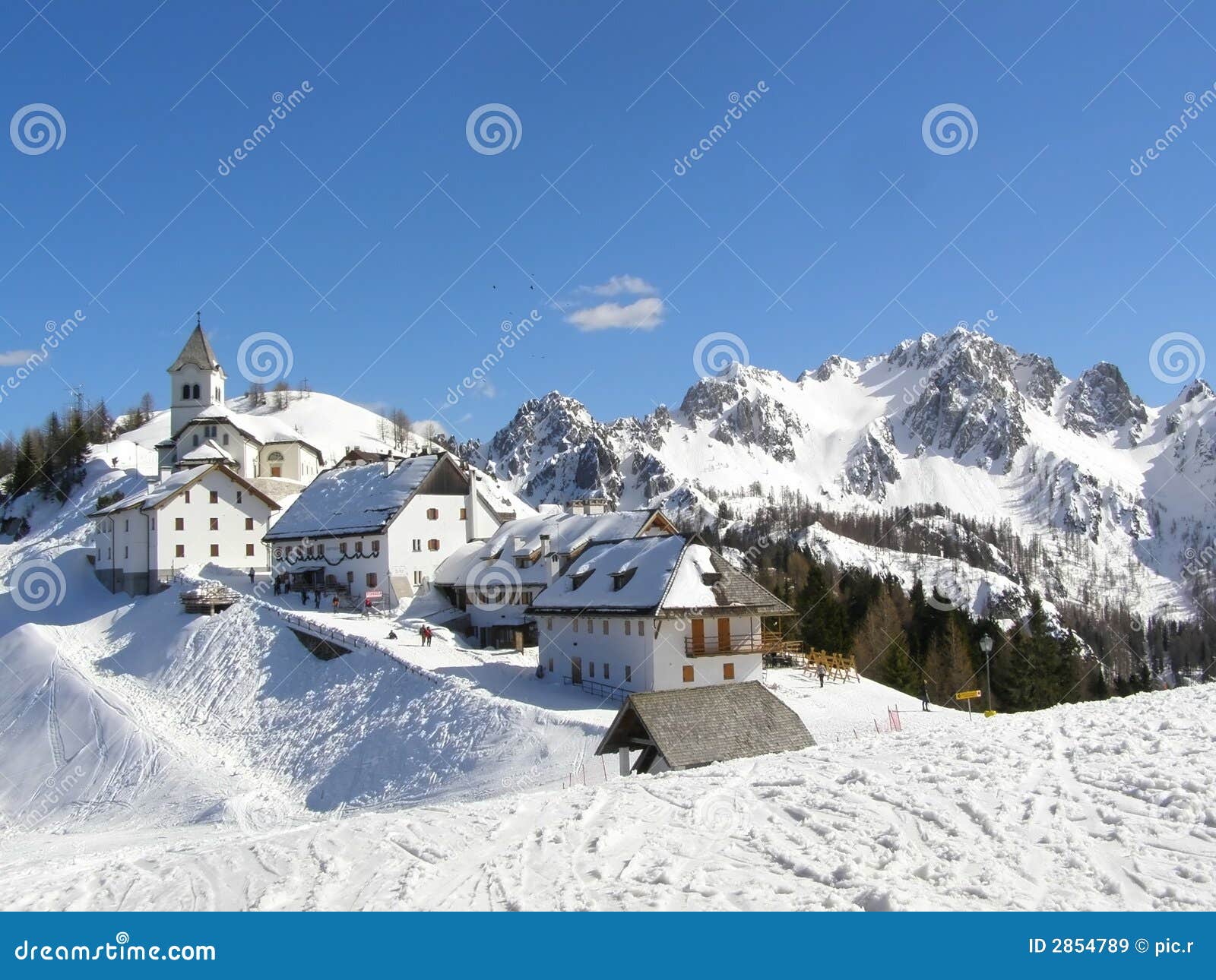 Panorama Del Paesino Di Montagna Immagine Stock - Immagine di monte ...
