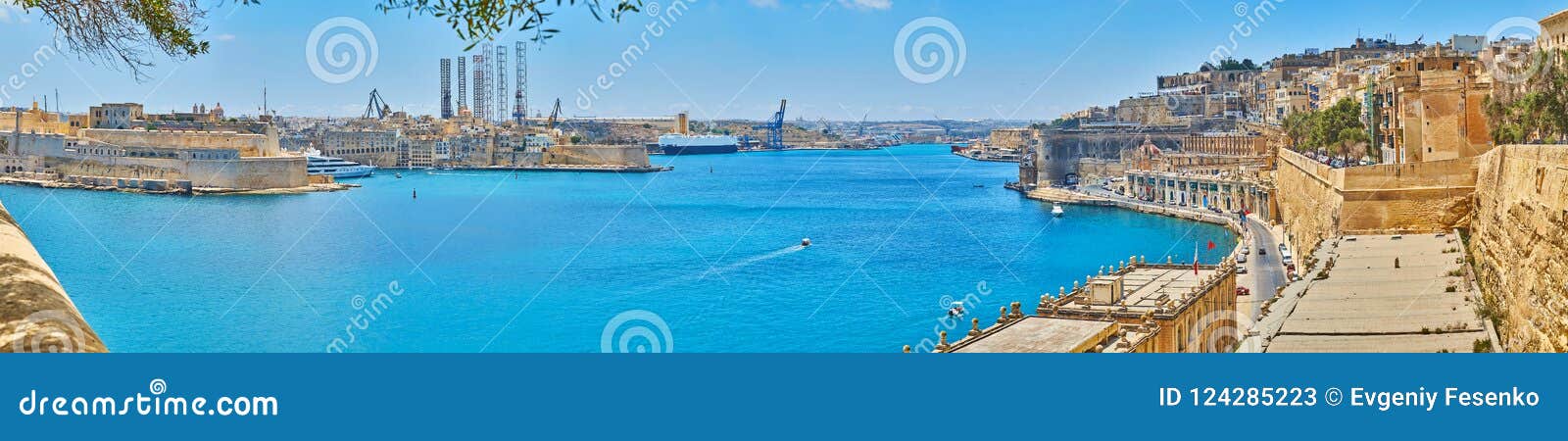 Panorama Della Costa Di La Valletta, Malta Immagine Stock - Immagine di ...