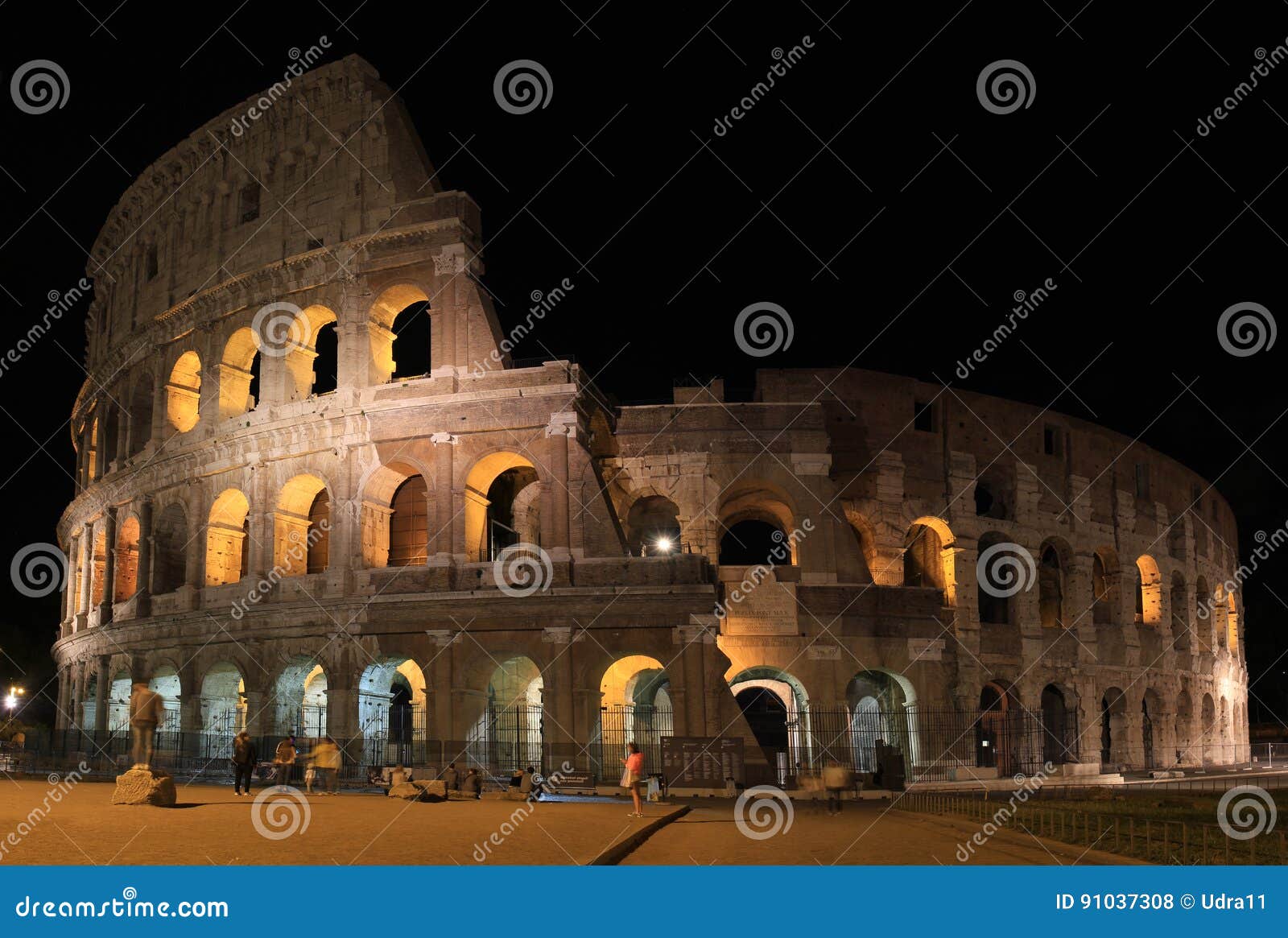 Panorama Di Roma Colosseum Di Notte Fotografia Stock - Immagine di ...