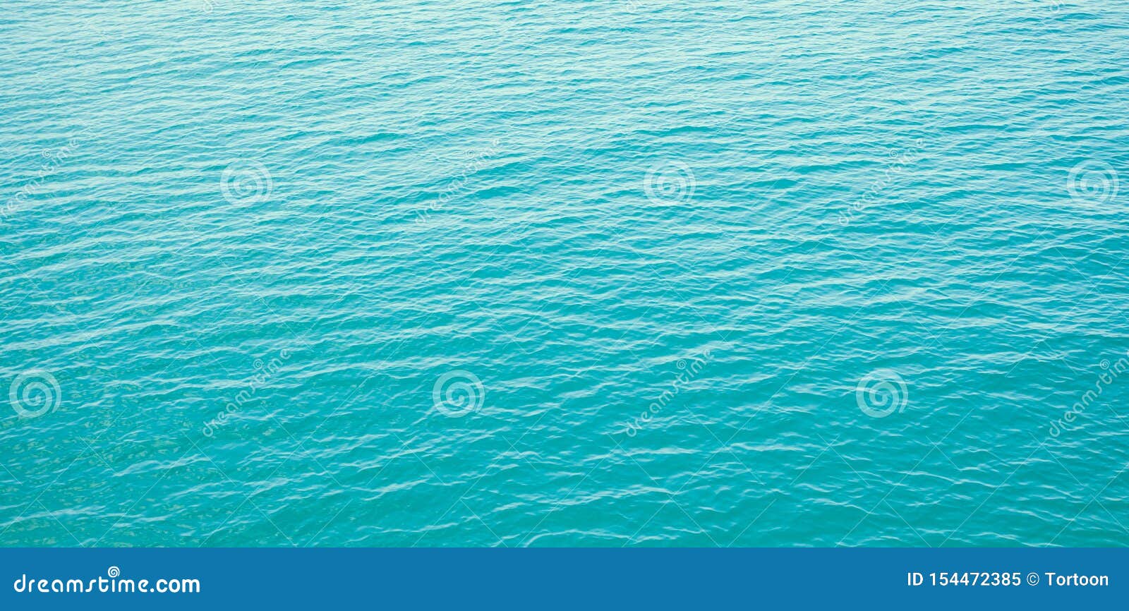 Panorama Do Mar Azul Claro Com Fundo Das Ondas Imagem de Stock - Imagem ...