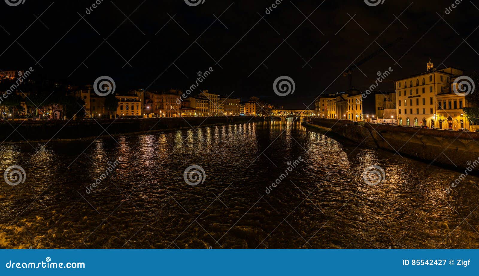 Panorama Florencja Na Tle Arno Rzeka Fotografia Editorial - Obraz ...