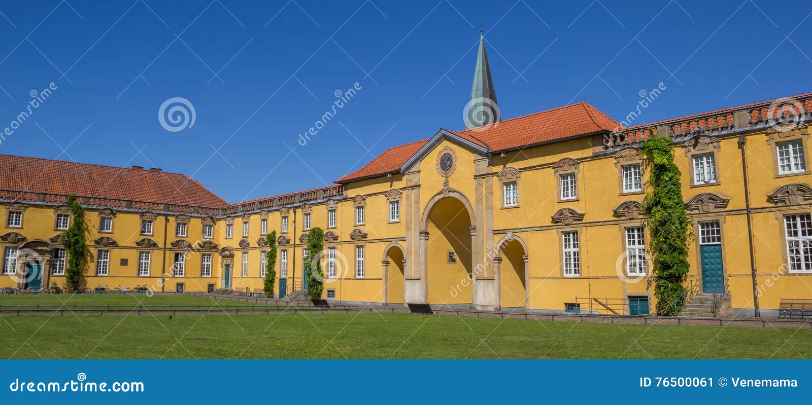 Courtyard Of Castle With Tall Brick Walls Stock Photography ...