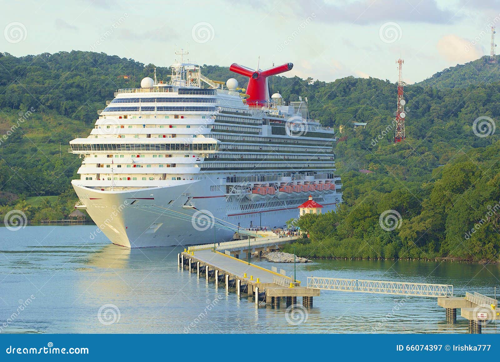 Panorama of Mahogany Bay in Roatan, Honduras Editorial Photography ...