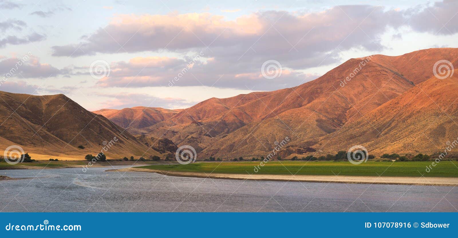 Panorama of the Mountains at Farewell Bend, Oregon during Sunset Stock ...