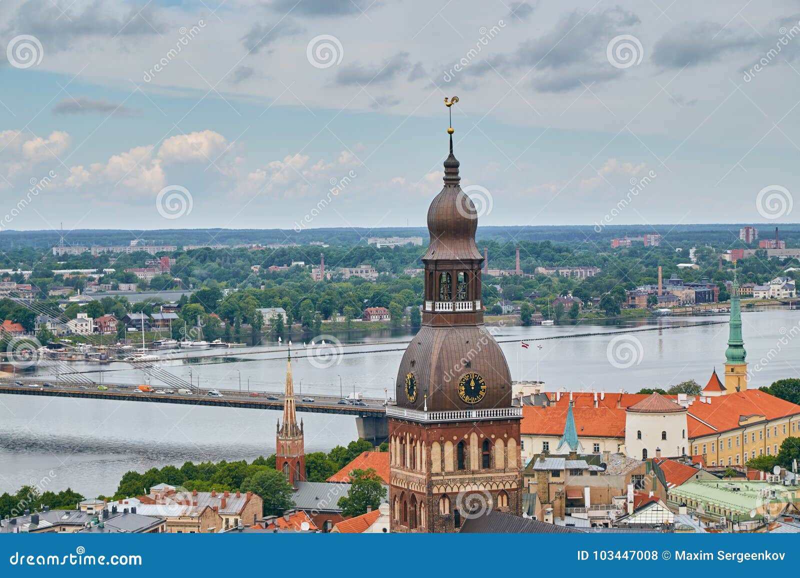 Panorama Riga zdjęcie stock. Obraz złożonej z gotycki - 103447008