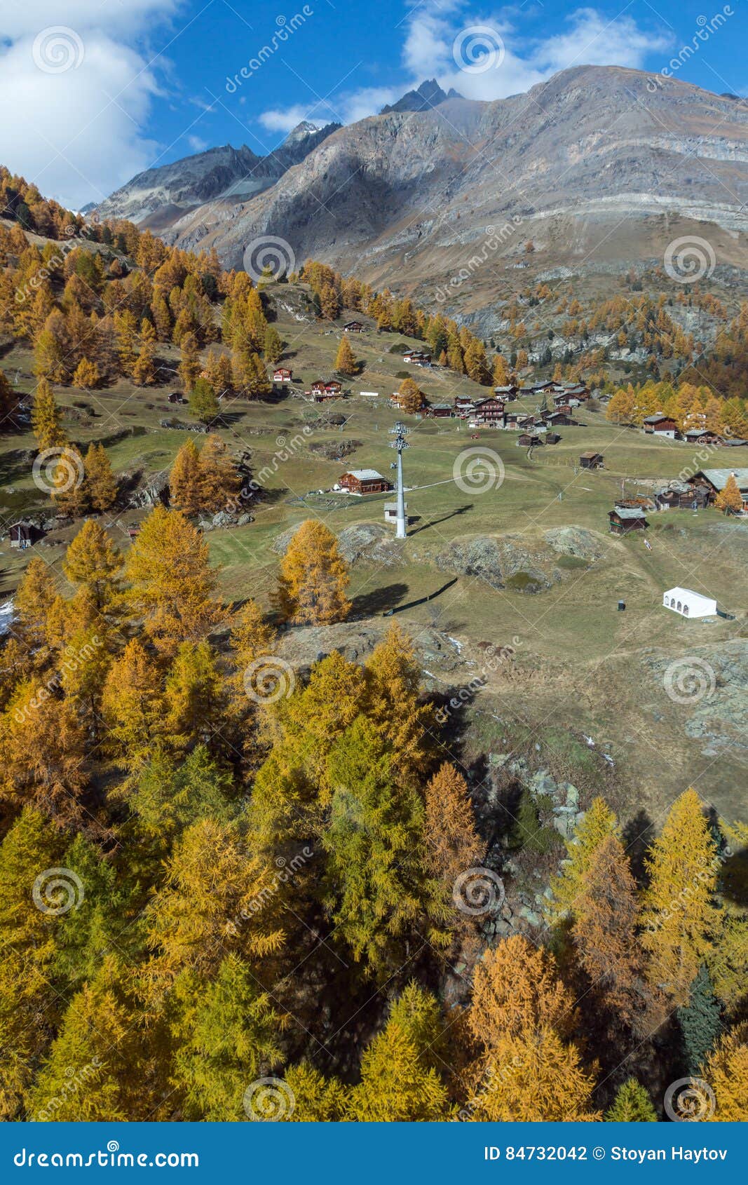 Panorama Stupefacente Di Autunno Vicino a Zermatt, Svizzera Fotografia ... Panorama Stupefacente Di Autunno Vicino a Zermatt, Svizzera Fotografia ...