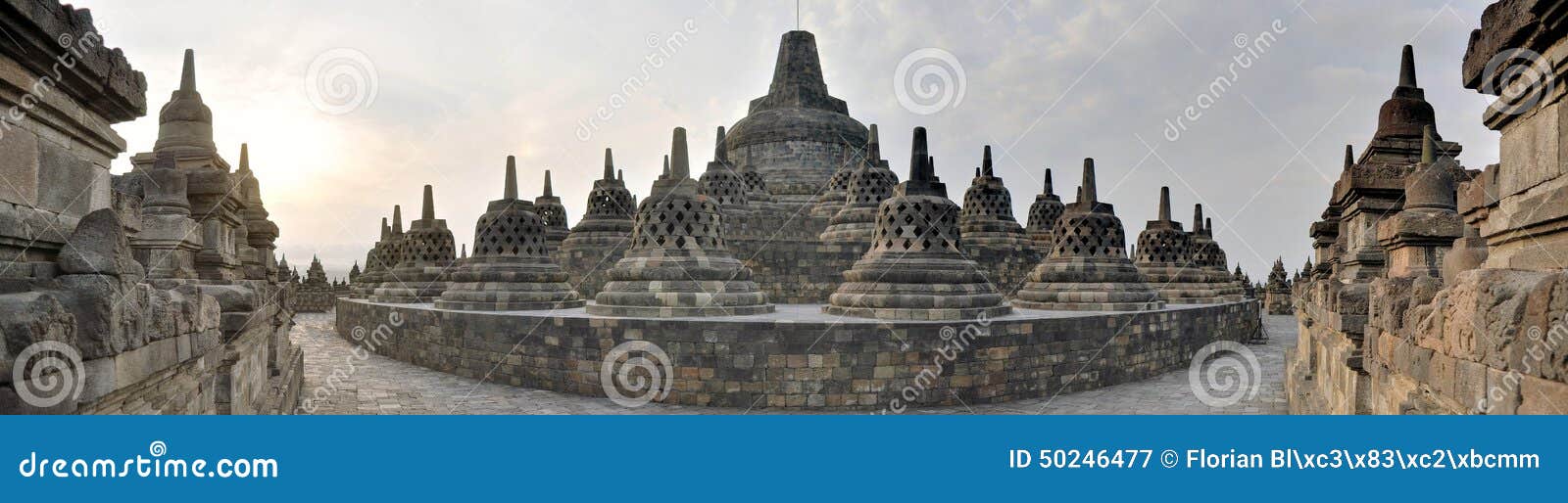 Panorama Van Borobudur-Tempel Op Het Eiland Van Java Stock Afbeelding - Image of zitting ...