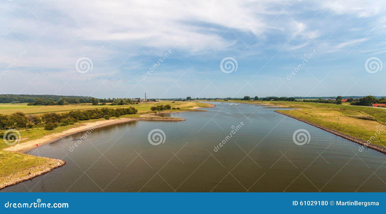 Panorama Van De Nederlandse Rivier Nederrijn Stock Foto - Image of ...
