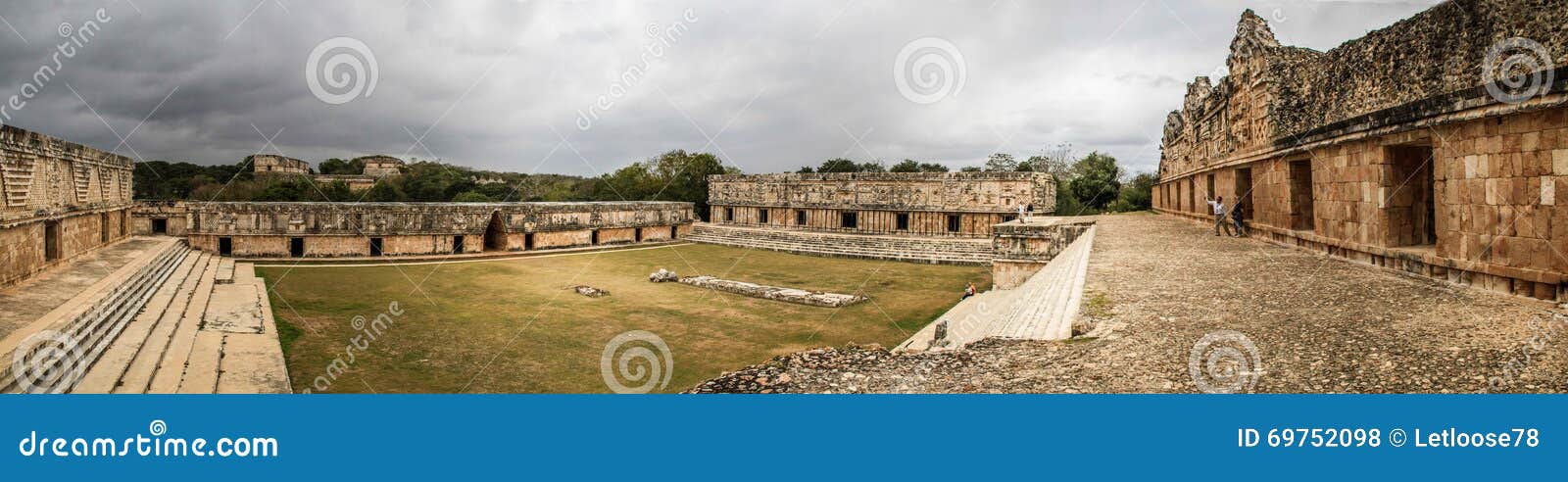 Panorama Van De Oude Maya Stad Van Uxmal, Yucatan, Meco Redactionele ...