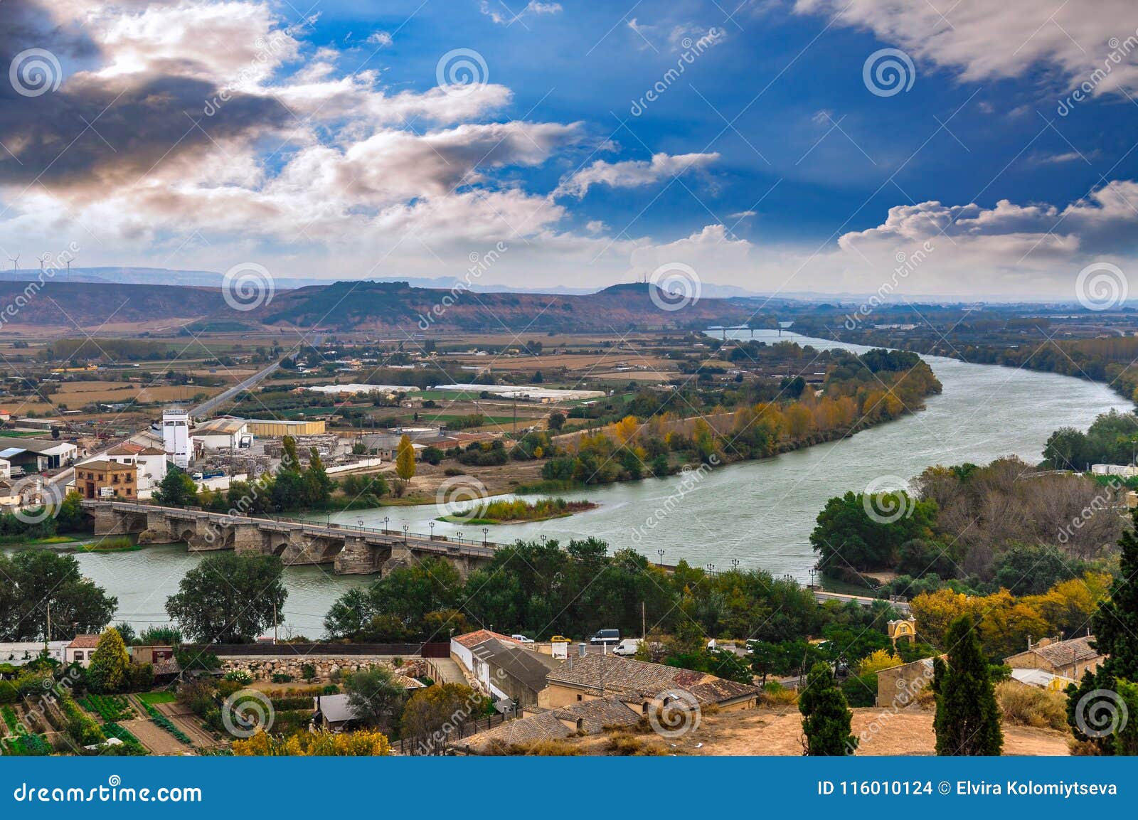 Panorama Van De Rivier Ebro in Tudela, Navarra, Spanje Stock Foto ...