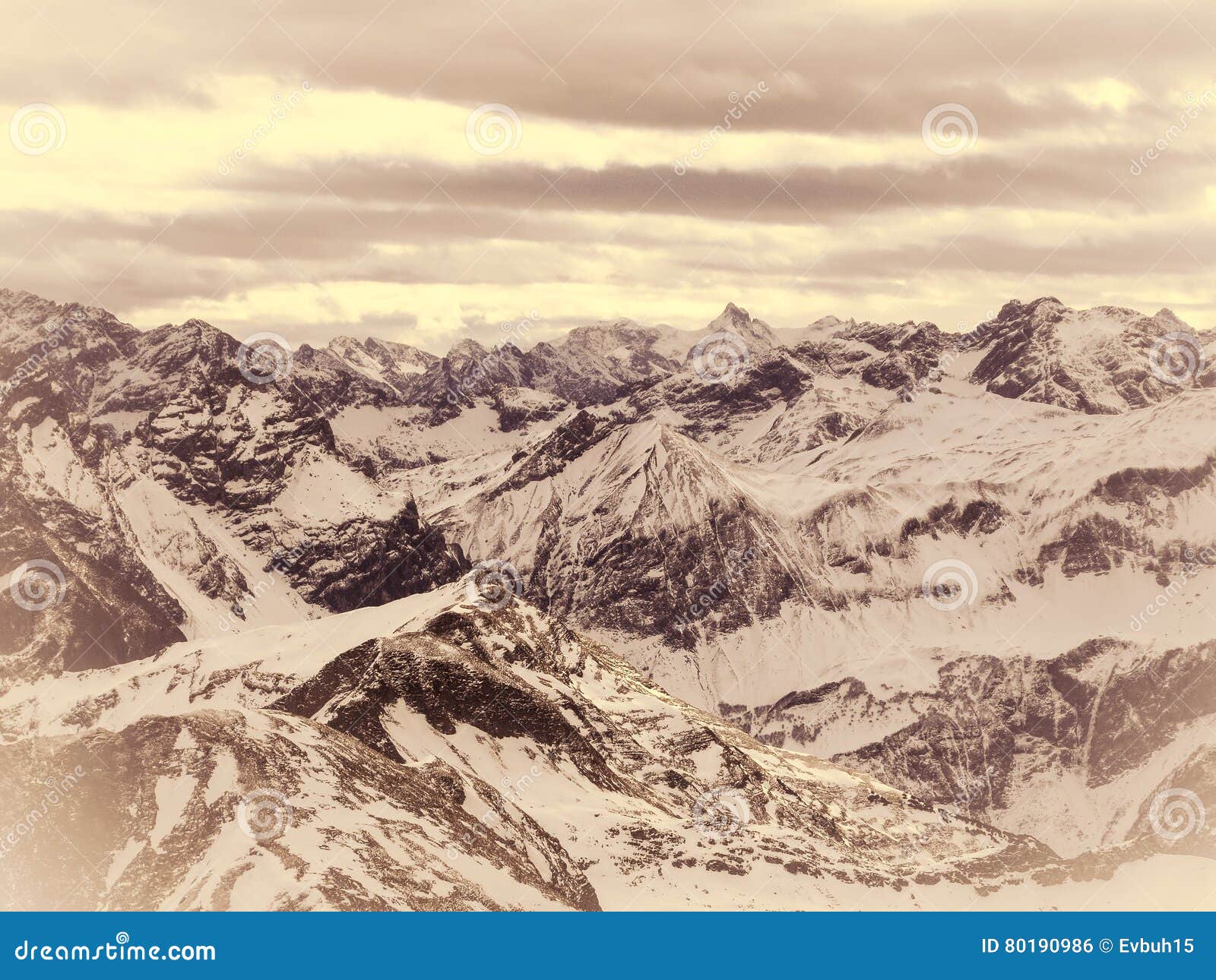 Panorama Van De Snow-capped Alpen Stock Foto - Image of alpen, skiën ...