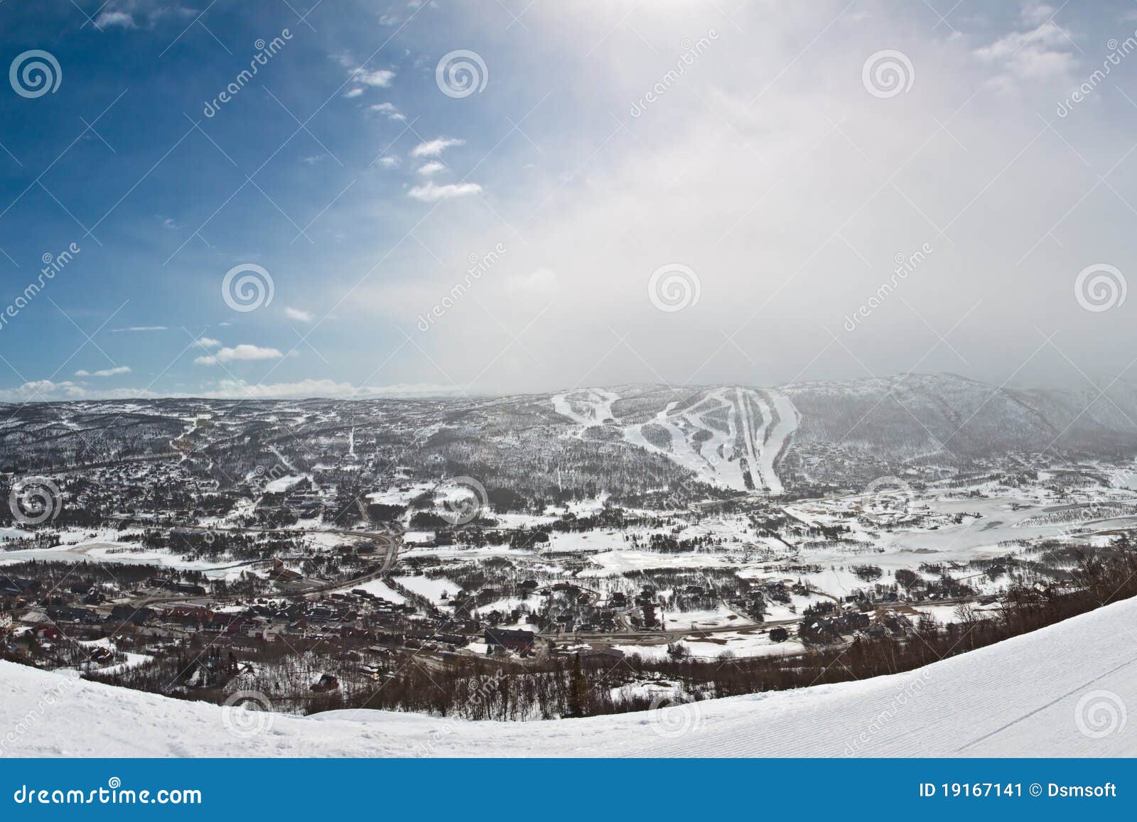 Panorama Van De Winterberg Met Skiroutes Stock Afbeelding - Image of ...