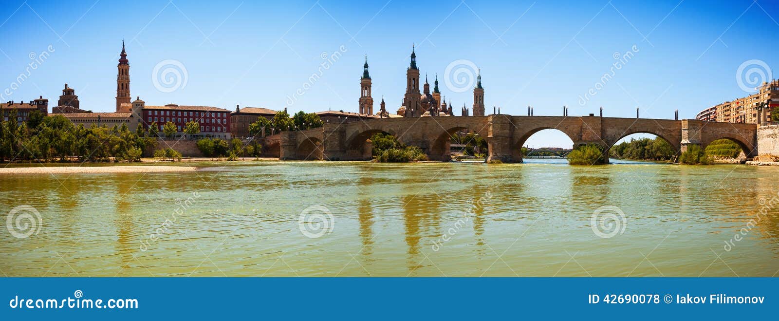 Panorama Van Ebro Rivier Zaragoza, Aragon Stock Foto - Image of ...