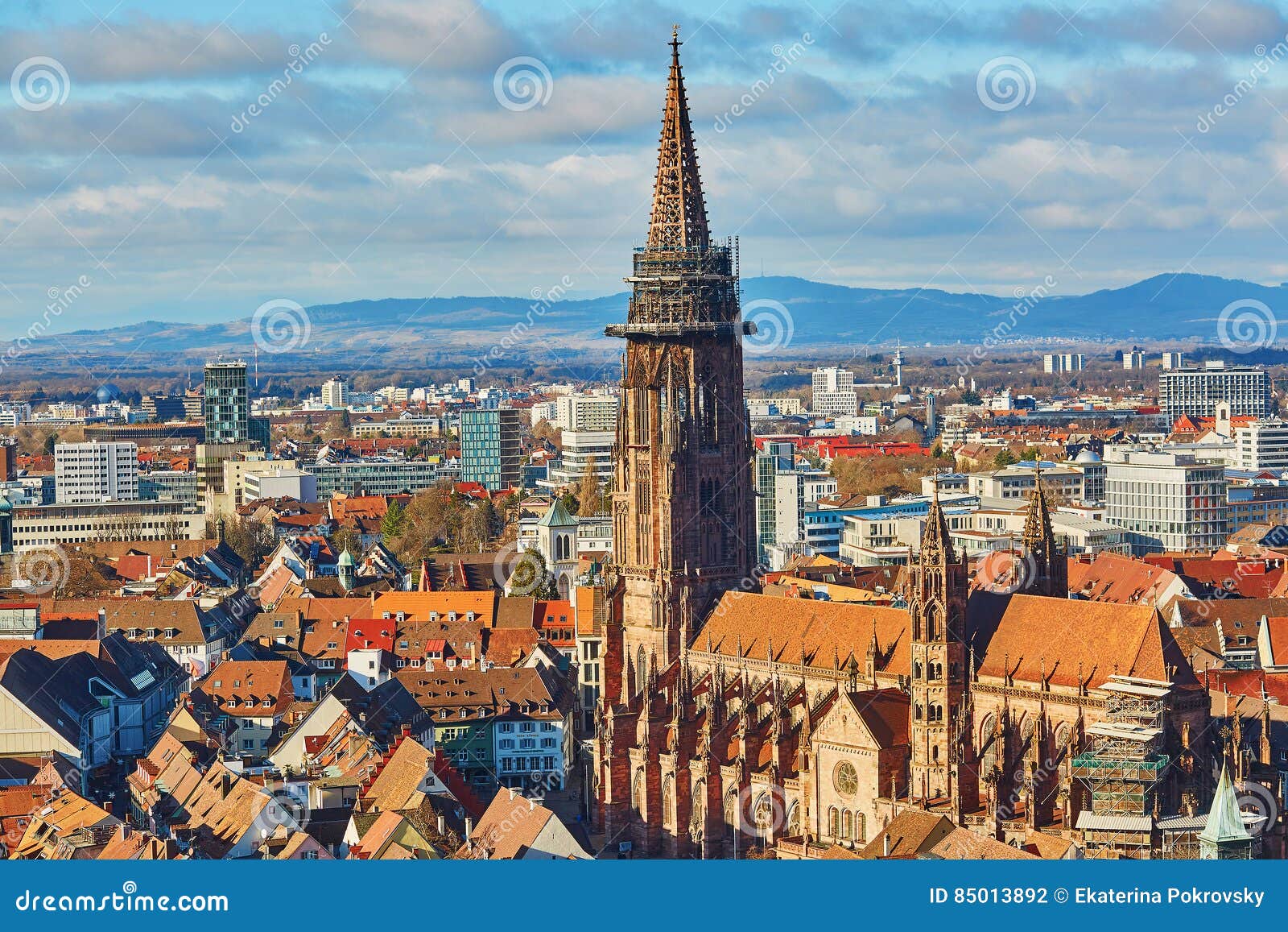 Panorama Van Freiburg-im-Breisgau in Duitsland Stock Foto - Image of ...