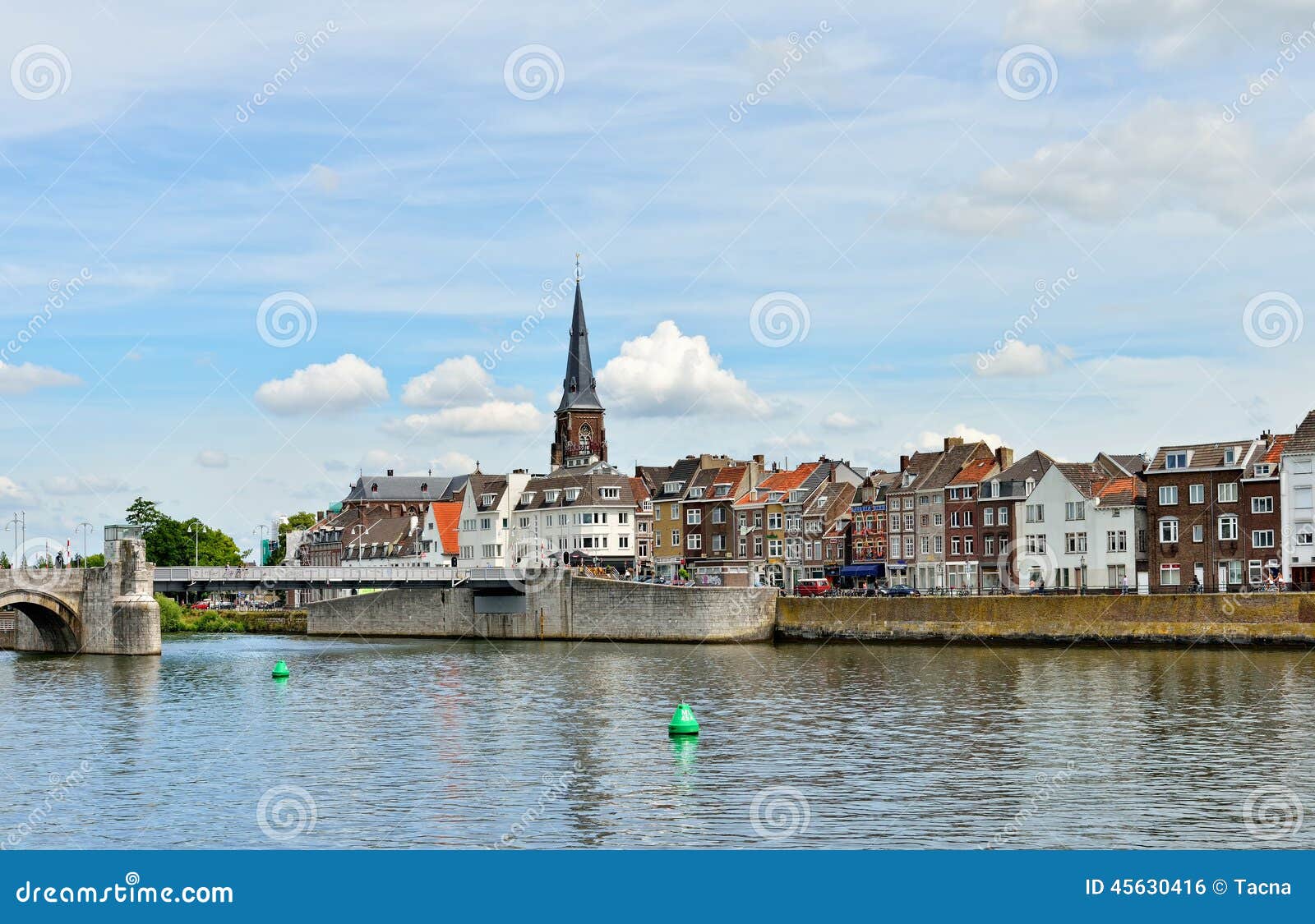 Panorama Van Maastricht Van Rivier Maas Redactionele Foto - Image of ...